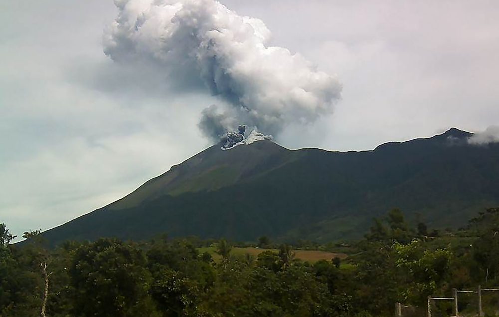 Central Philippines volcano spouts massive ash column – Eagle News